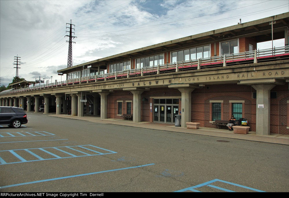 Baldwin, LI, NY station looking west